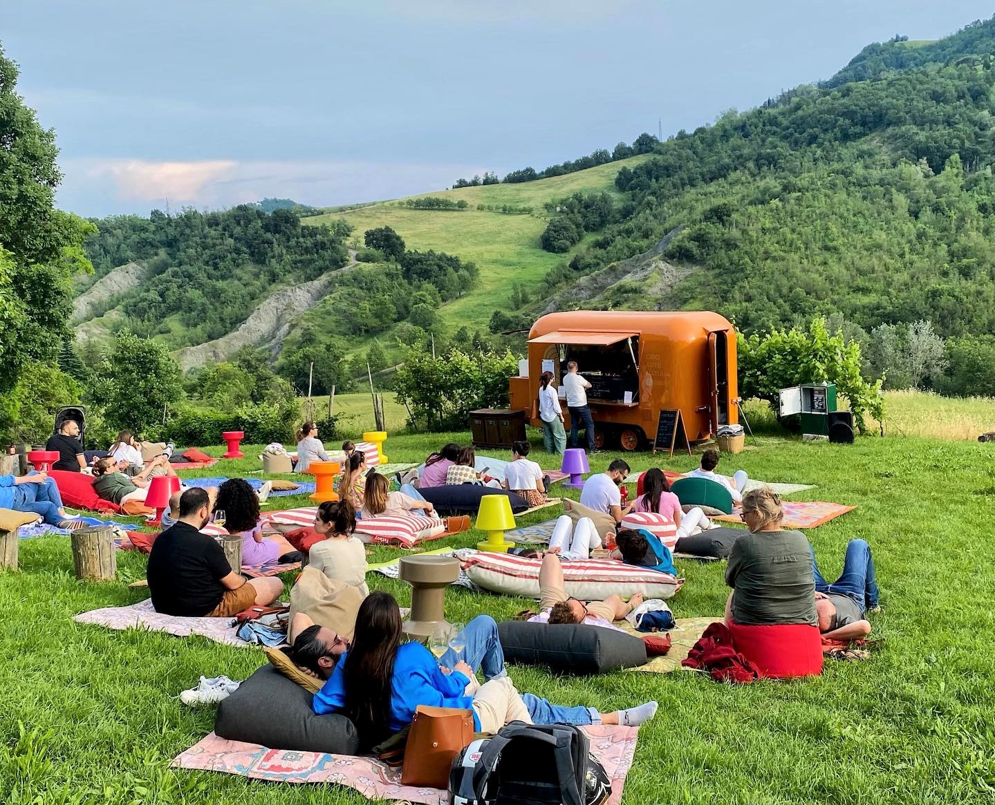 T R U C K Fluó, l'aperitivo sui colli bolognesi - BoLOVEgna
